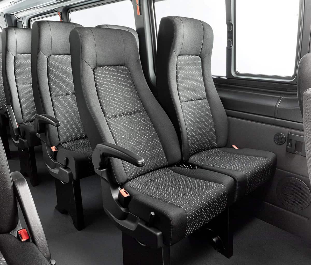 Nova Mercedes Sprinter Van Passageiro estreia com padrão europeu