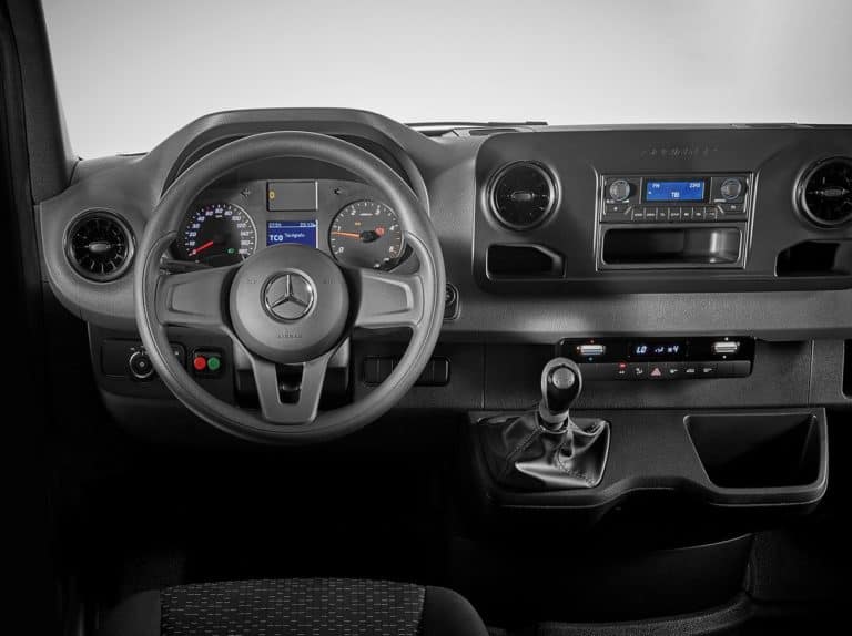 Nova Mercedes Sprinter Van Passageiro estreia com padrão europeu