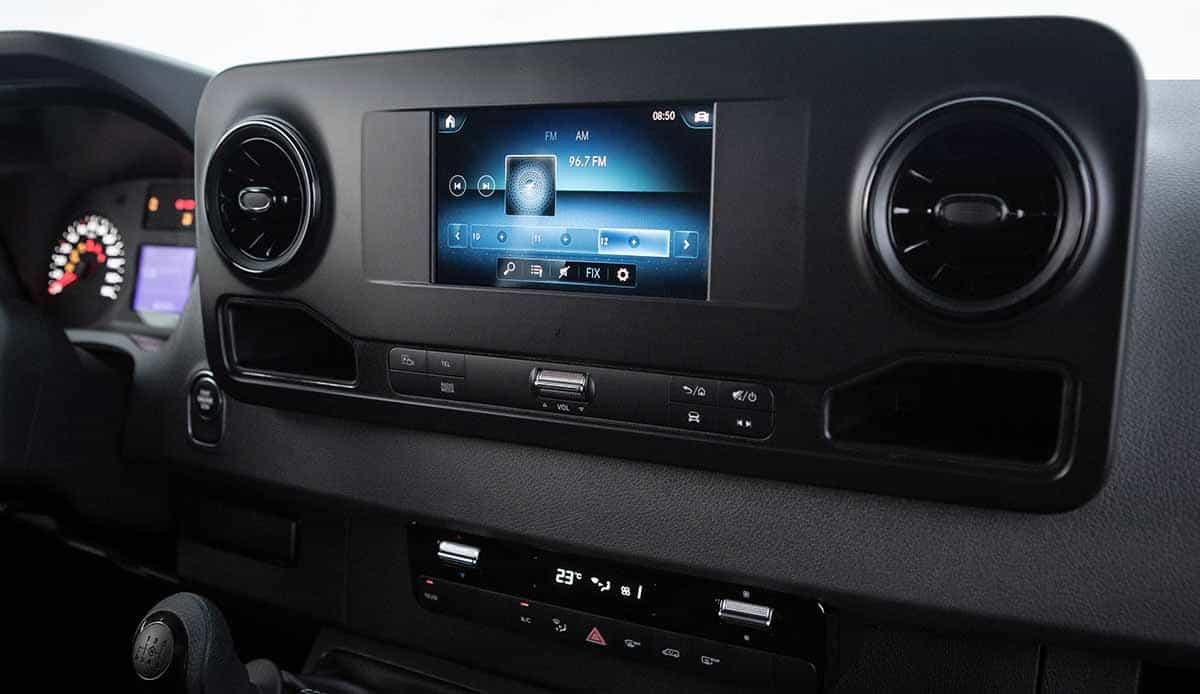 Nova Mercedes Sprinter Van Passageiro estreia com padrão europeu