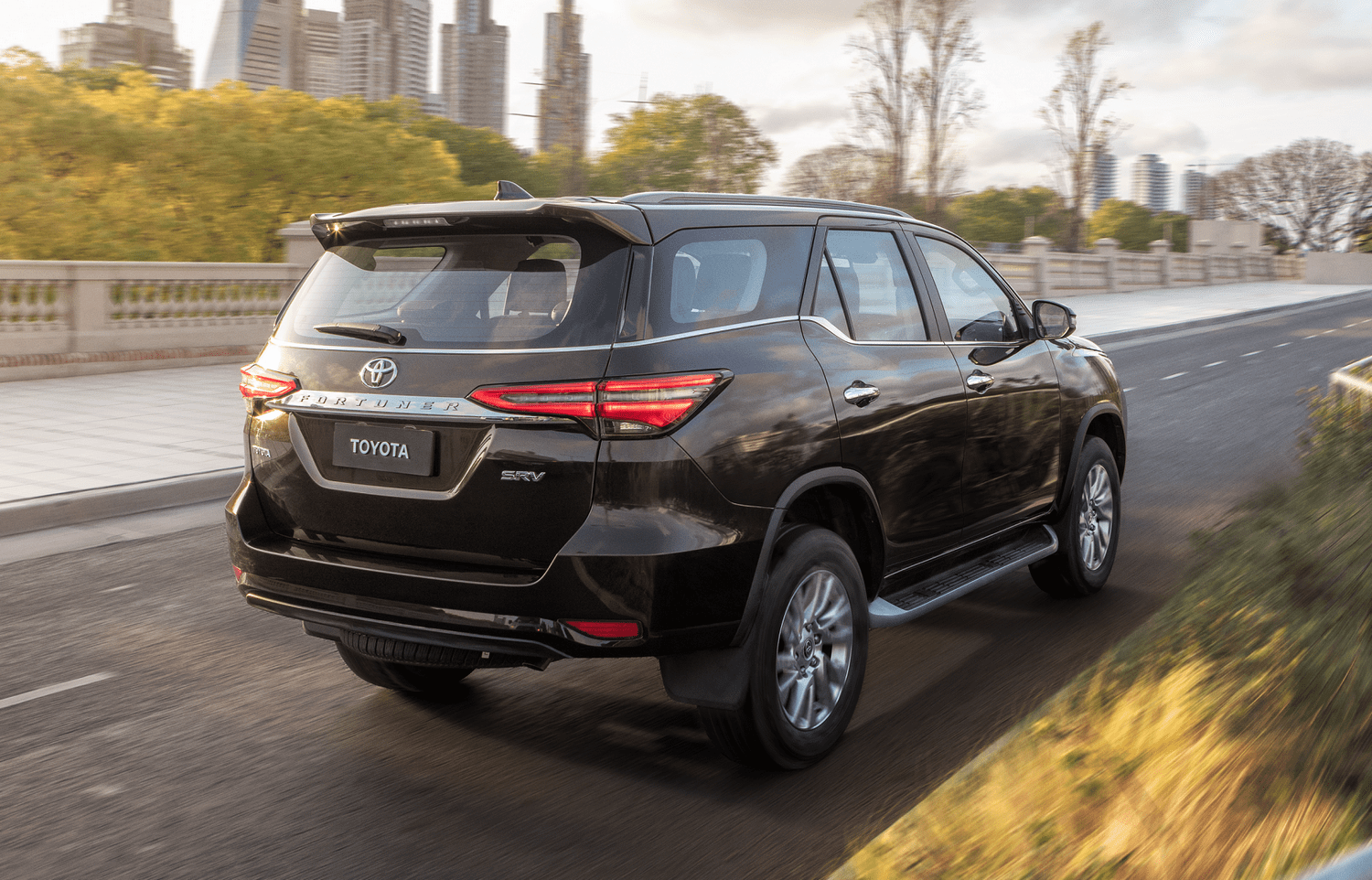 Novo Toyota SW4 2021 chega ao Brasil; preços, versões e itens de série
