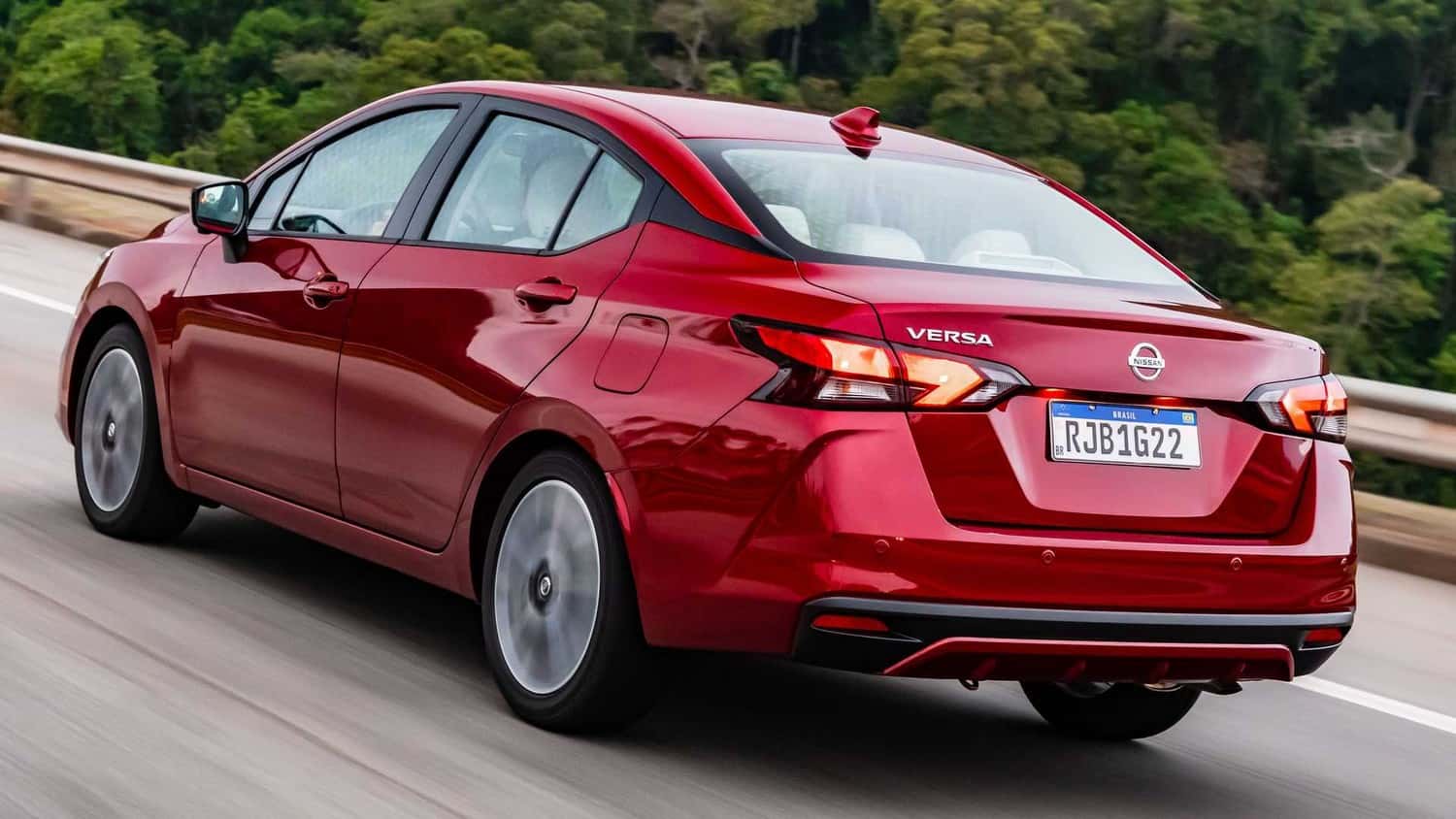 Novo Nissan Versa chega com status de premium; veja preços e versões